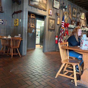 CRACKER BARREL OLD COUNTRY STORE - Updated October 2025 - 92 Photos ...