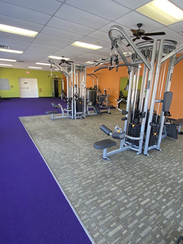870 FITNESS - Updated October 2024 - 15 Photos - 203 E Military Rd ...