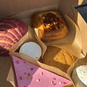 COMADRE PANADERIA - Updated July 2025 - 145 Photos & 52 Reviews - 1204 ...