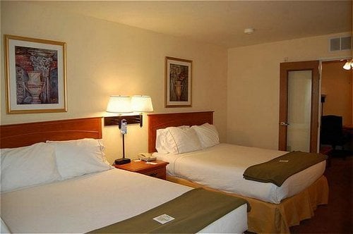 HOLIDAY INN EXPRESS & SUITES HAMPTON SOUTH-SEABROOK - Updated August ...