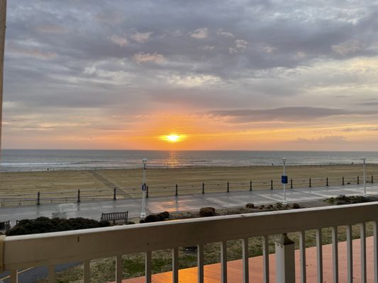 OCEANFRONT INN - Updated January 2026 - 77 Photos & 77 Reviews - 2901 ...