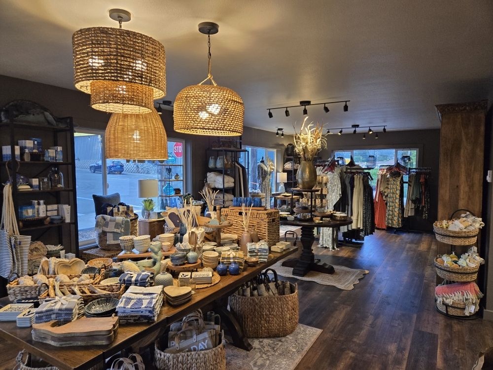 FIONA BEAN - Updated December 2025 - 10 Photos - 505 Hemlock St ...