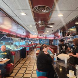 QUAKER DINER - Updated July 2025 - 90 Photos & 81 Reviews - 7241 Rising ...