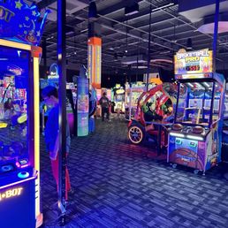 DAVE & BUSTER’S COLORADO SPRINGS - Updated December 2025 - 53 Photos ...