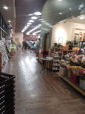 HOLIDAY MARKET - Updated December 2025 - 46 Photos & 85 Reviews - 3315 ...