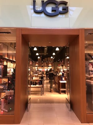 UGG OUTLET - Updated December 2025 - 5220 Fashion Outlets Way, Rosemont ...