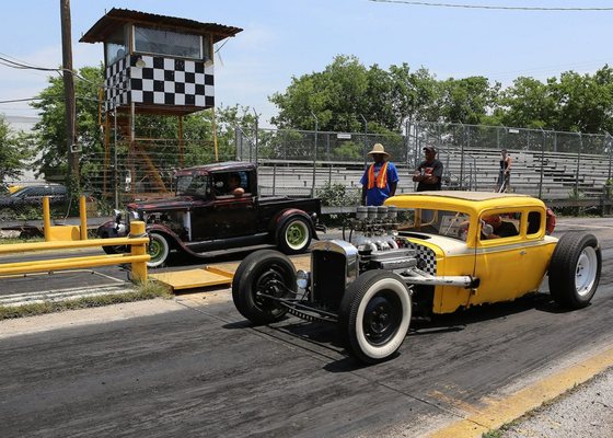 YELLO BELLY DRAGSTRIP - Updated December 2025 - 80 Photos - 4702 E Main ...