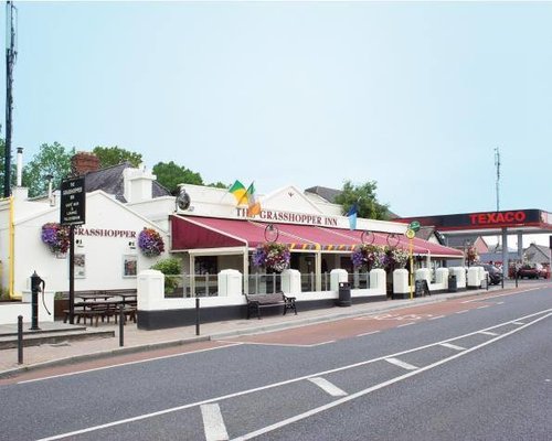 THE GRASSHOPPER INN - Updated March 2024 - 12 Photos - Main Street ...