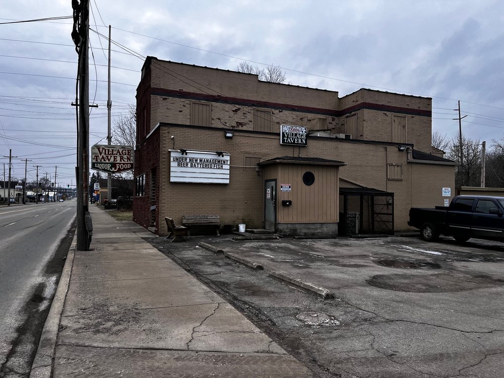 VILLAGE TAVERN - Updated August 2025 - 746 N Main St, Hubbard, Ohio ...