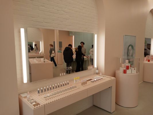 GLOSSIER CHICAGO - Updated January 2025 - 25 Photos & 11 Reviews - 932 ...