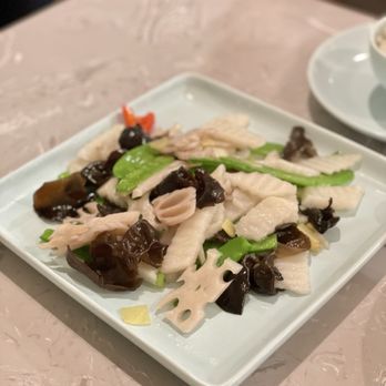 YOO YEE - Updated June 2025 - 86 Photos & 23 Reviews - 4925 N Broadway ...