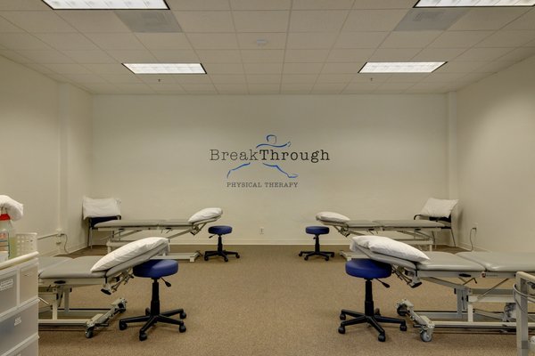 BREAKTHROUGH PHYSICAL THERAPY - Updated October 2025 - 27 Photos & 597 ...