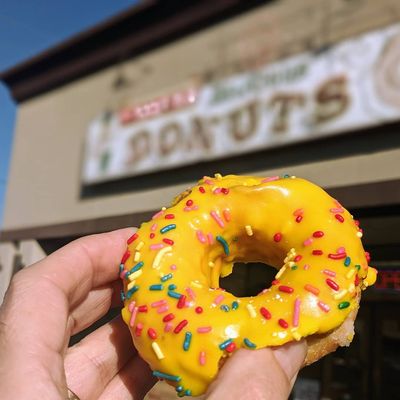 FOX’S DONUT DEN - 235 Photos & 307 Reviews - 3900 Hillsboro Pike ...