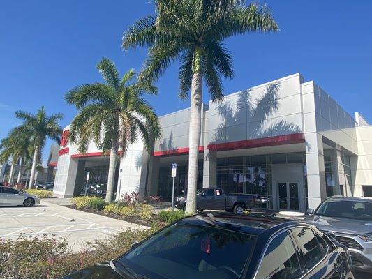 GERMAIN TOYOTA OF NAPLES - Updated September 2025 - 74 Photos & 379 ...