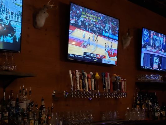 THE LODGE TAVERN AND TAP - 128 Photos & 161 Reviews - 101 Kenwood St ...