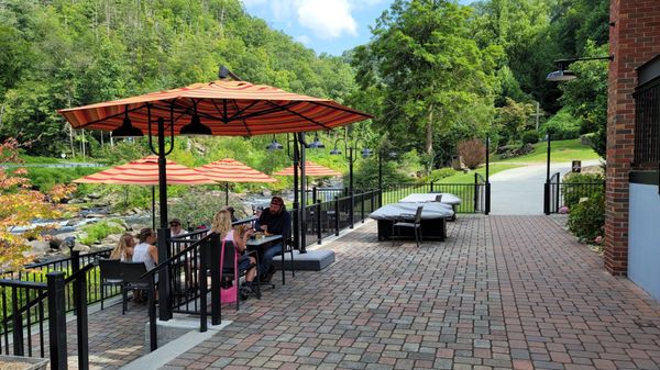 TAPOCO TAVERN - 135 Photos & 60 Reviews - Resorts - 14981 Tapoco Rd ...