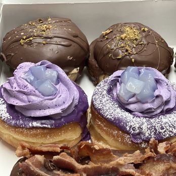 ELK GROVE DONUTS - Updated January 2025 - 697 Photos & 329 Reviews ...