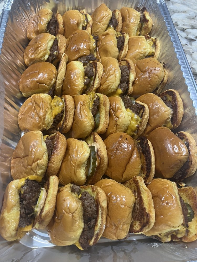 SMALLS SLIDERS - 16 Photos & 20 Reviews - 1635 Barataria Blvd, Marrero ...