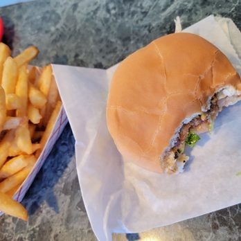 ICEBERG DRIVE INN - Updated April 2025 - 135 Photos & 213 Reviews - 222 ...