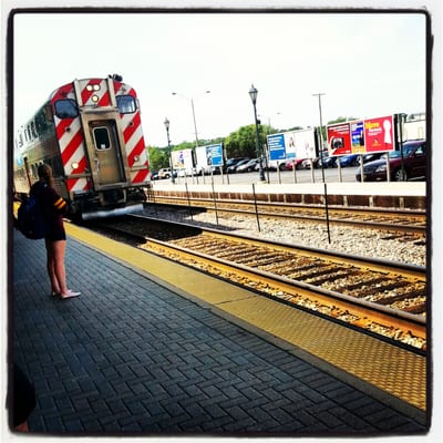 METRA METROPOLITAN RAIL ROSELLE STATION - 15 Photos - Train Stations ...