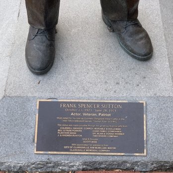 FRANK SUTTON STATUE - Updated May 2025 - 109 Franklin St, Clarksville ...