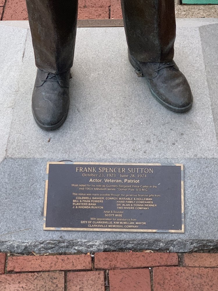 FRANK SUTTON STATUE - Updated April 2025 - 109 Franklin St, Clarksville ...
