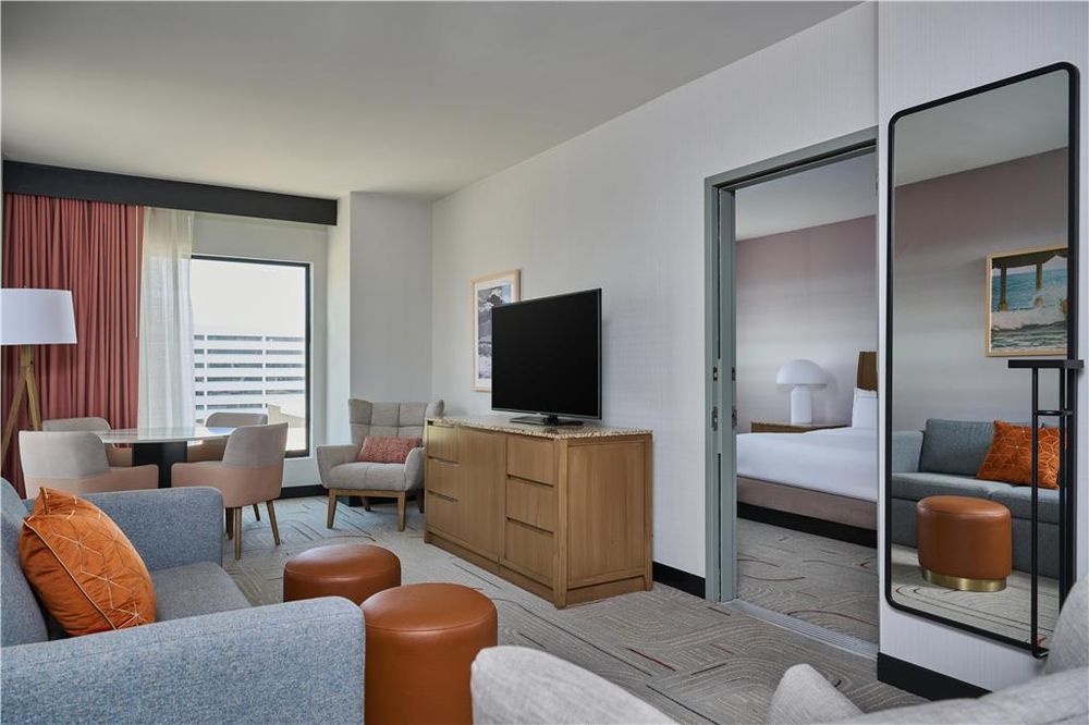 HOTEL ZESSA ORANGE COUNTY AIRPORT, A DOUBLETREE BY HILTON - Updated ...