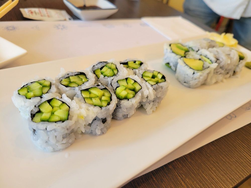 BLUE FIN SUSHI ROLL - Updated July 2024 - 139 Photos & 160 Reviews ...