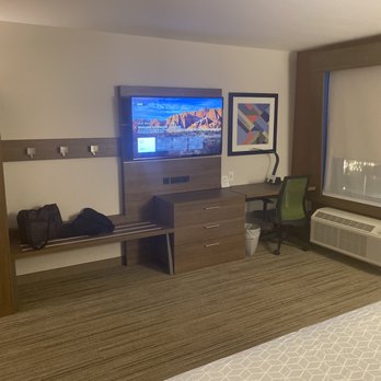 HOLIDAY INN EXPRESS & SUITES PHOENIX - AIRPORT NORTH - Updated January ...