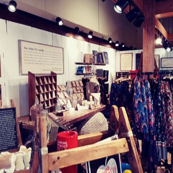 RED PINEAPPLE - Updated December 2025 - 106 Photos & 65 Reviews - 120 ...