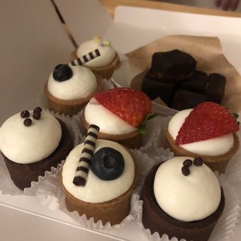 KULU KULU - 1197 Photos & 303 Reviews - 2233 Kalakaua Ave, Honolulu ...