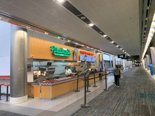 MIAMI INTERNATIONAL AIRPORT - CONCOURSE H - Updated July 2025 - 39 ...