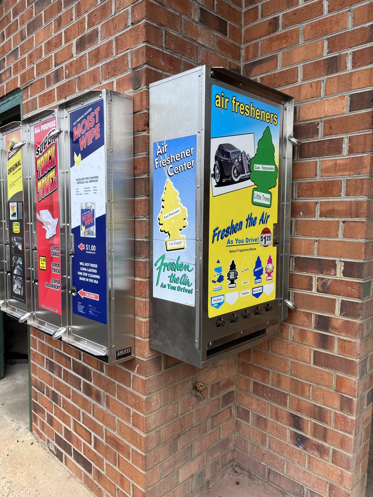 FAST TRACK CAR WASH - Updated May 2025 - 41 Photos - 11204 Patterson ...