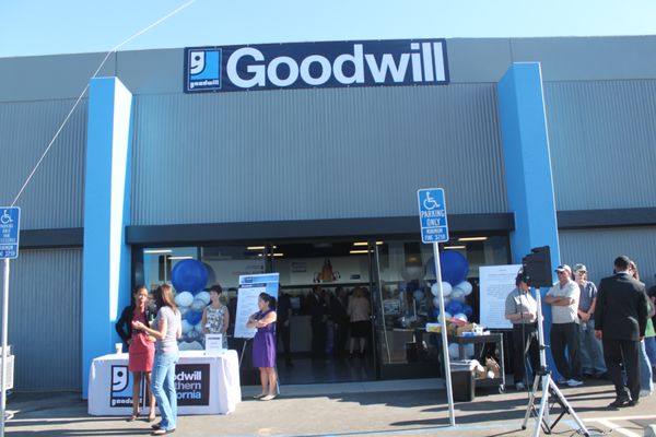 GOODWILL SOUTHERN CALIFORNIA RETAIL STORE & DONATION CENTER - Updated ...