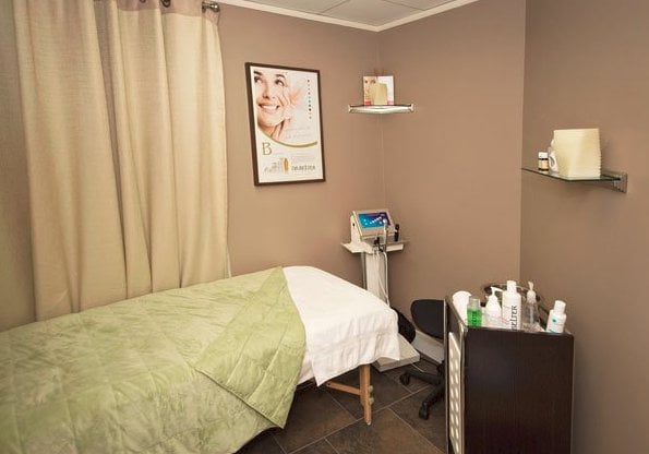 DR. SHANNON FEELY - Updated April 2024 - 565 17th St, West Vancouver ...