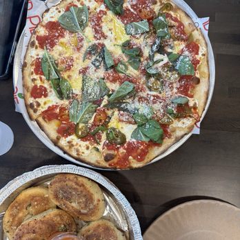 ROUND PIE PIZZA - FREEHOLD - Updated January 2026 - 58 Photos & 26 ...