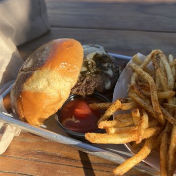 ROYCE - Updated October 2025 - 435 Photos & 298 Reviews - 115 Ridge St ...