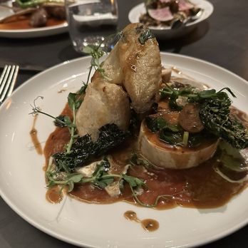 AERA - Updated January 2025 - 142 Photos & 37 Reviews - 8 Spadina ...