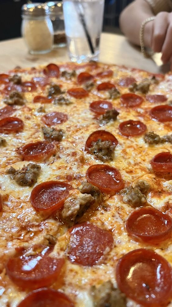 GOOD SIDE PIZZA PUB - Updated October 2025 - 36 Photos & 24 Reviews ...