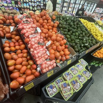 GROCERY OUTLET BARGAIN MARKET - Updated October 2025 - 50 Photos & 117 ...