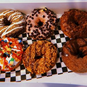 DESERT DONUTS - 373 Photos & 434 Reviews - 3134 W Carefree Hwy, Phoenix ...