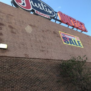 JUSTIN DISCOUNT BOOTS WAREHOUSE - 10 Photos & 16 Reviews - Shoe Stores ...