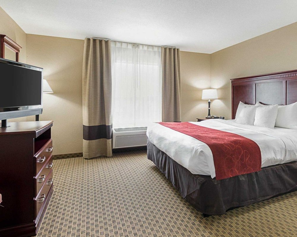 COMFORT SUITES - Updated July 2025 - 22 Photos & 17 Reviews - 400 South ...