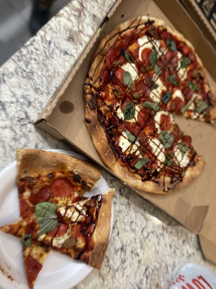 SOUTH FLO PIZZA IN H-E-B - Updated July 2025 - 39 Photos & 28 Reviews ...