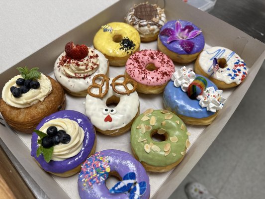 MOON DONUTS - 395 Photos & 335 Reviews - 1000 Torrance Blvd, Redondo ...