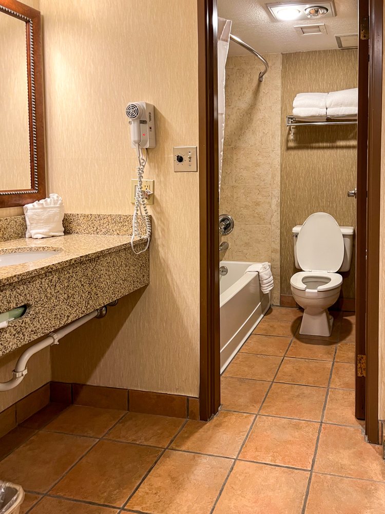 COMFORT INN NEAR VAIL BEAVER CREEK - Updated March 2025 - 42 Photos ...