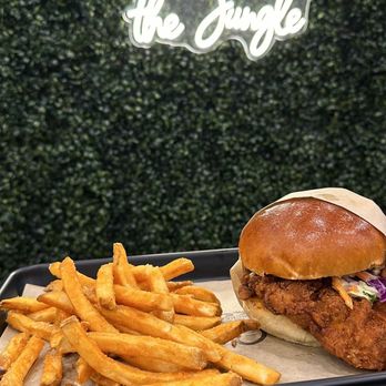 MACACO SPICY CHICKEN SANDWICHES - Updated April 2024 - 28 Photos & 23 ...