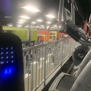 CRUNCH FITNESS - OUTER LOOP - Updated February 2025 - 46 Photos - 4235 ...