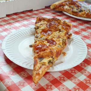 CHARIOT PIZZA - Updated October 2025 - 76 Photos & 163 Reviews - 3930 N ...