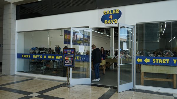 SALES 4 DAYS - Updated September 2025 - 13 Photos - 22500 Town Cir ...